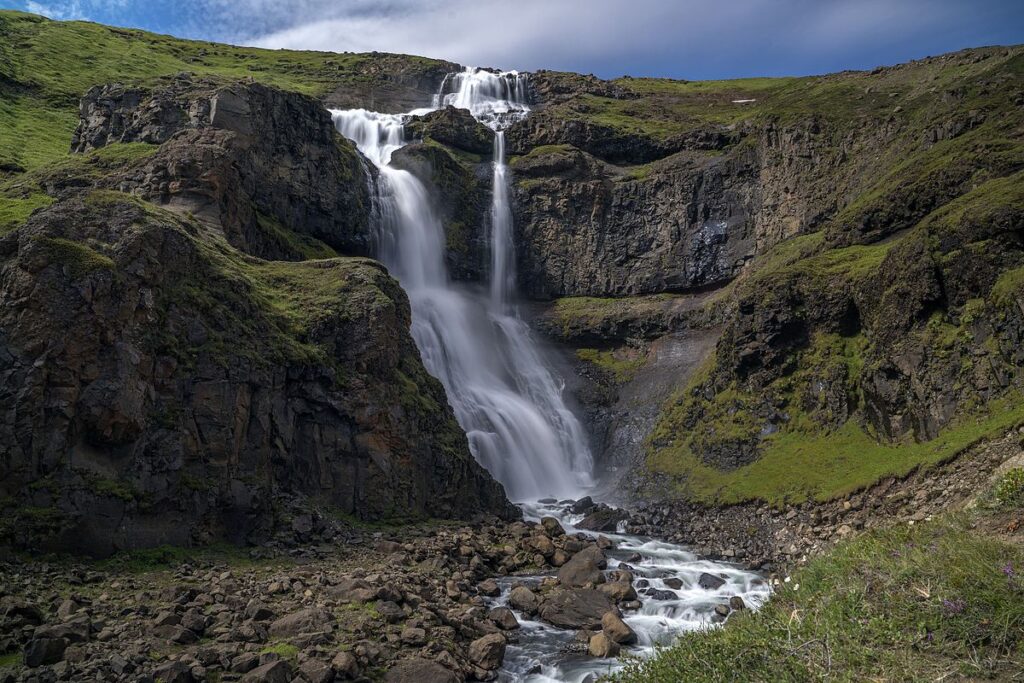 Rjúkandi Waterfall